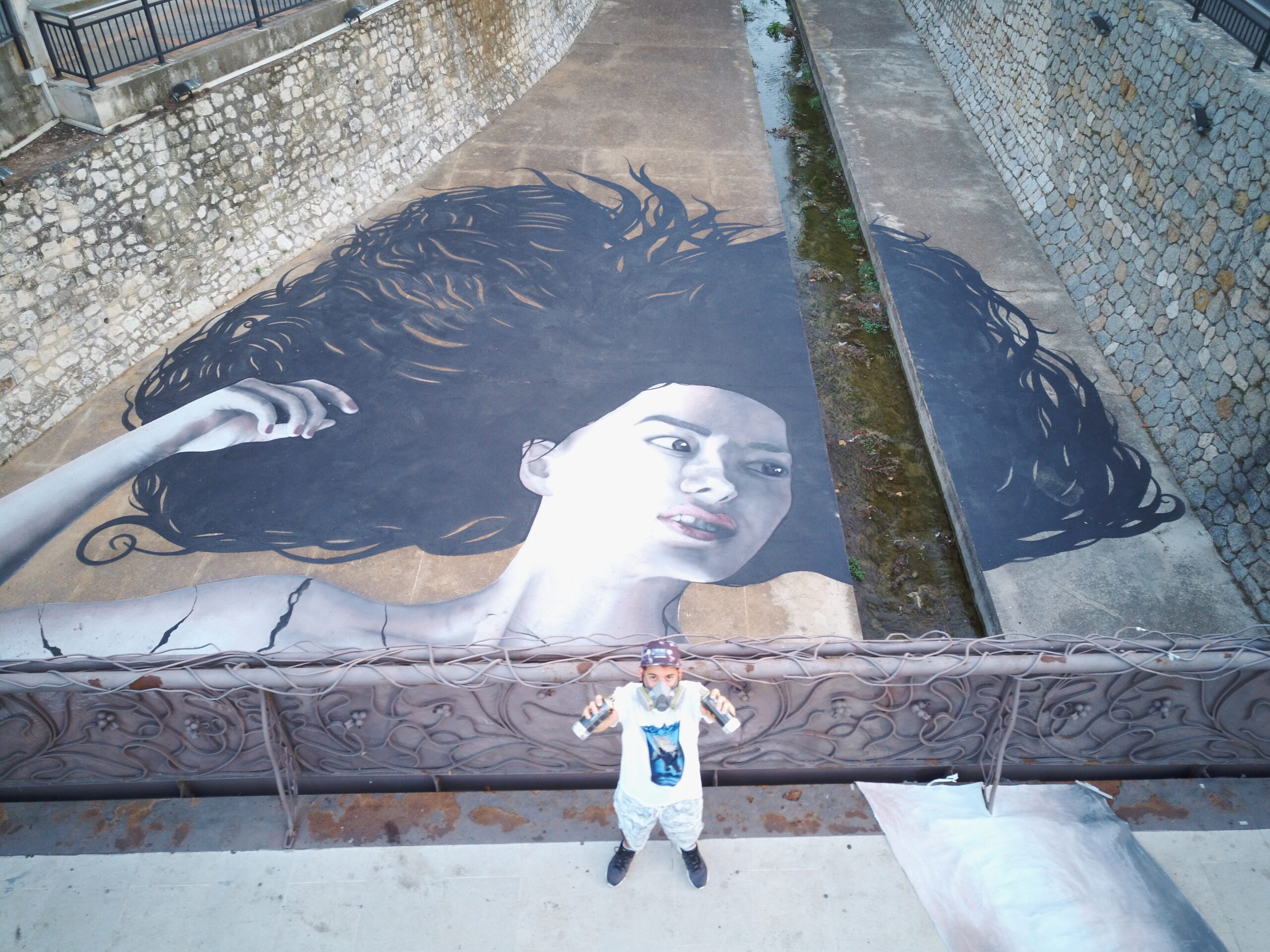 Tardor Graffiti | Mural "Atrapada en el tiempo" en Ondara