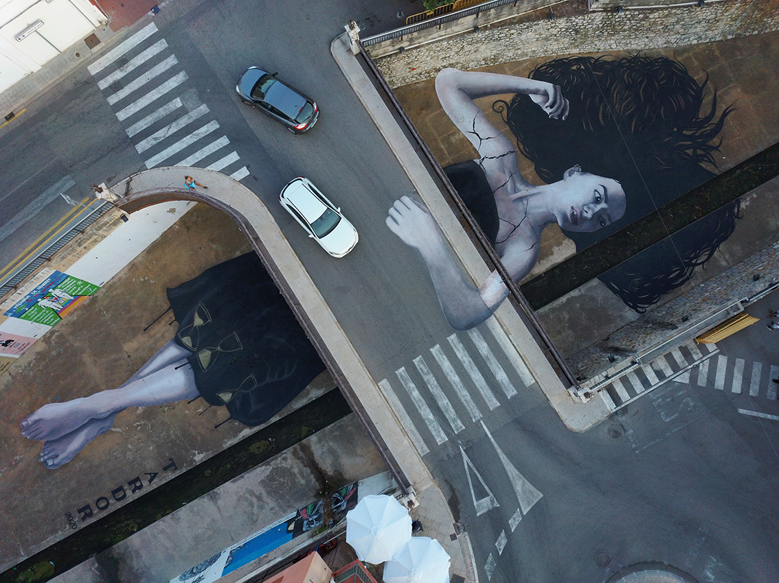 Tardor Graffiti | Mural "Atrapada en el tiempo" en Ondara